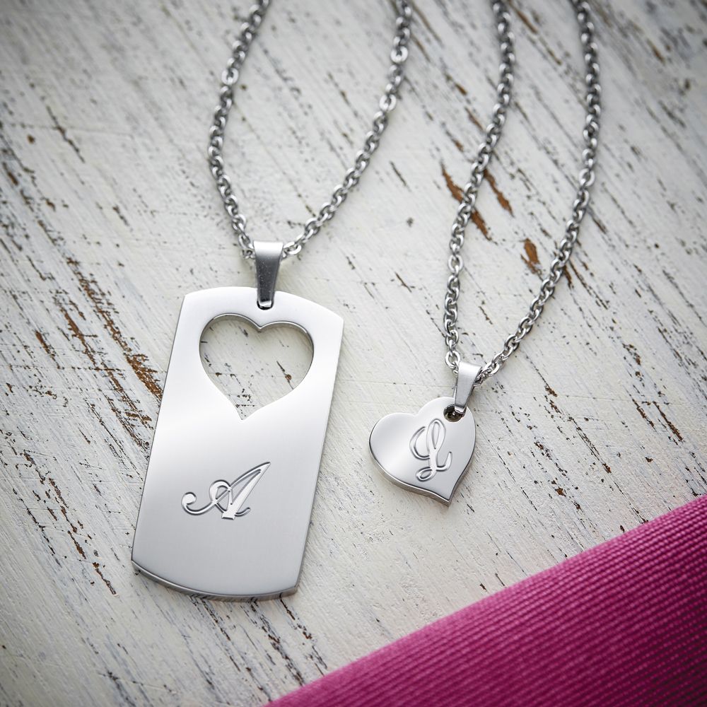 Schmuck mit Gravur: Anhänger, Armband und Ketten mit Namen