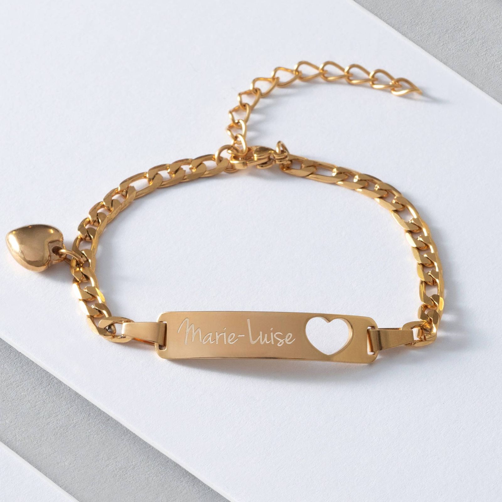Schmuck mit Gravur: Anhänger, Armband und Ketten mit Namen